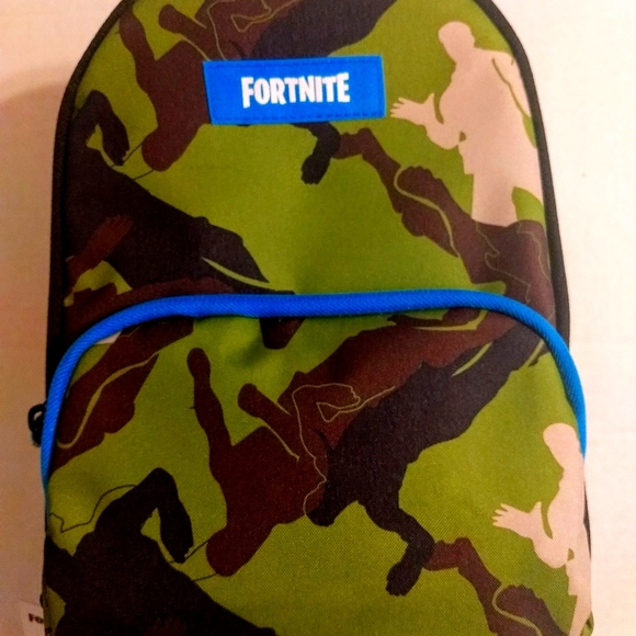 Fortnite | Kitchen | Fortnite Magnify Camoflauge Insulated Lunch Kit ...